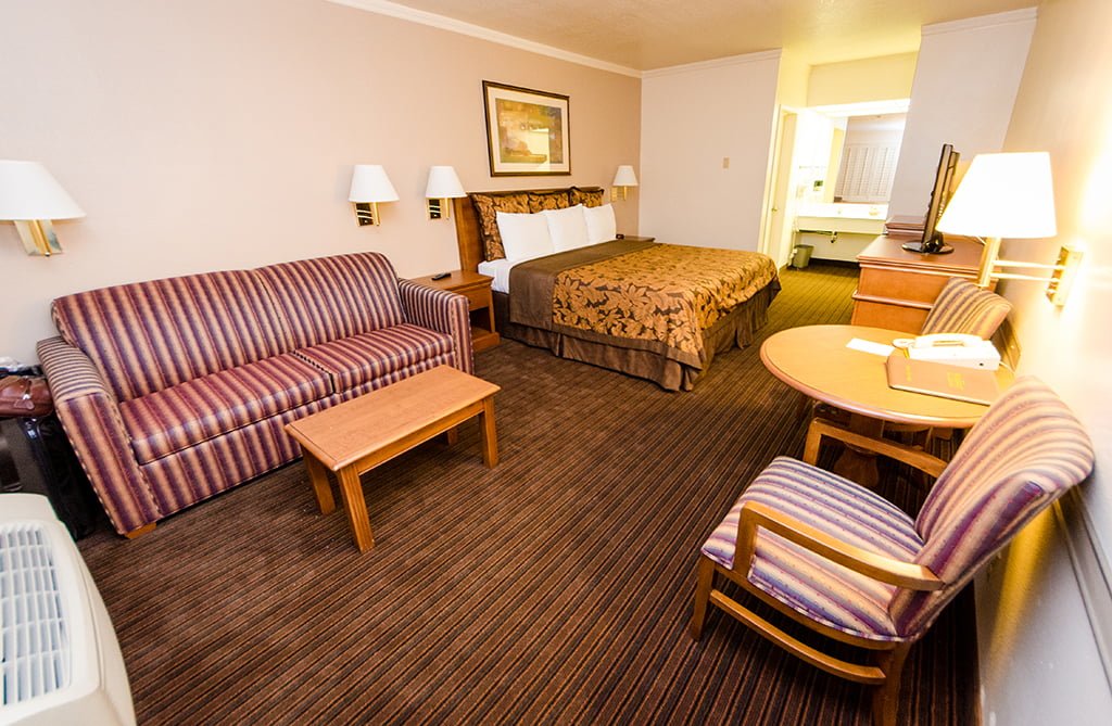 Anaheim Desert Inn & Suites Hotel Review - Disney Tourist Blog