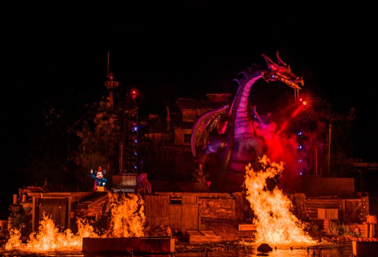 Fire Effects Suspended at Disney World & Disneyland Following Fantasmic ...
