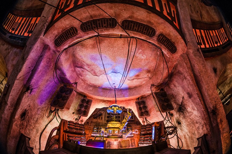 Review: Oga's Cantina Bar in Star Wars Land - Disney Tourist Blog