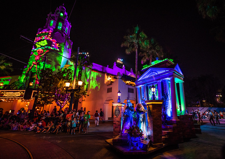 Photos & Report: Oogie Boogie Bash Halloween Party - Disney Tourist Blog