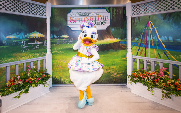 Minnie's Springtime Dine Character Dining Review - Disney Tourist Blog