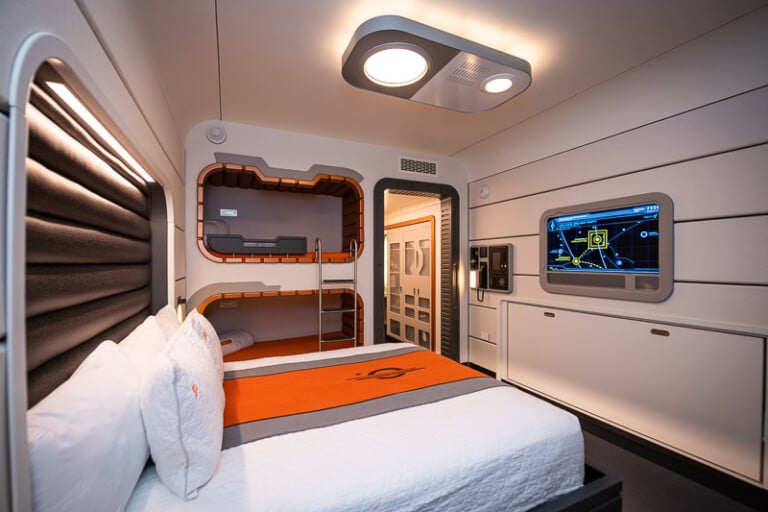 Room Tour: Star Wars Galactic Starcruiser Cabin Photos & Video - Disney ...