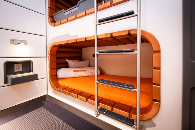 Room Tour: Star Wars Galactic Starcruiser Cabin Photos & Video - Disney ...