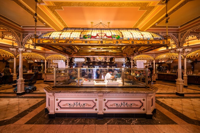 Review: Paint the Night Parade Plaza Dining Package - Disney Tourist Blog