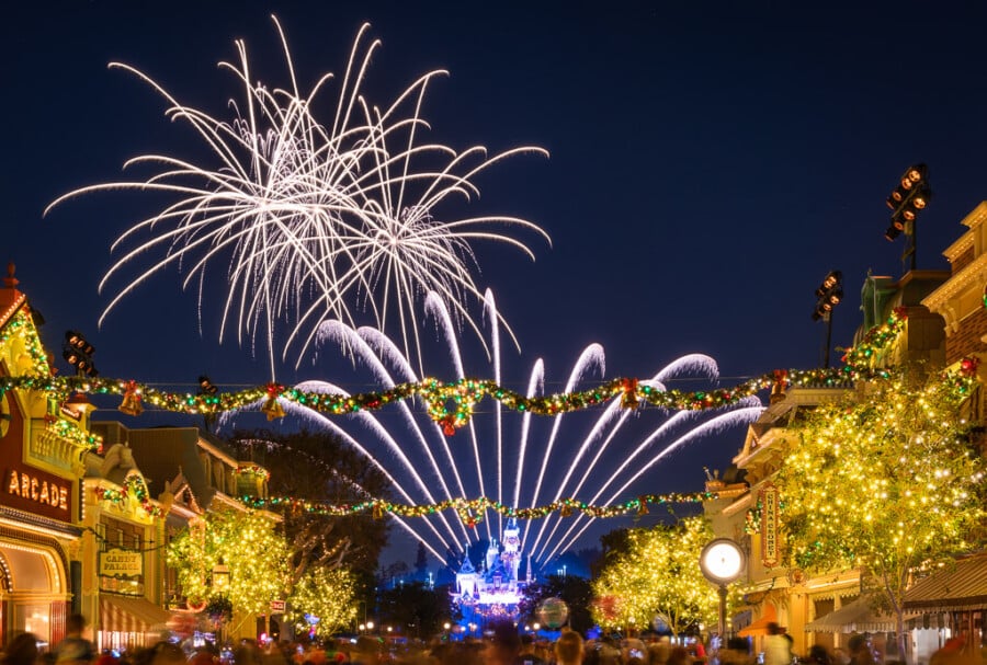 Where to Watch Disneyland Fireworks: Best & Worst Viewing Areas ...