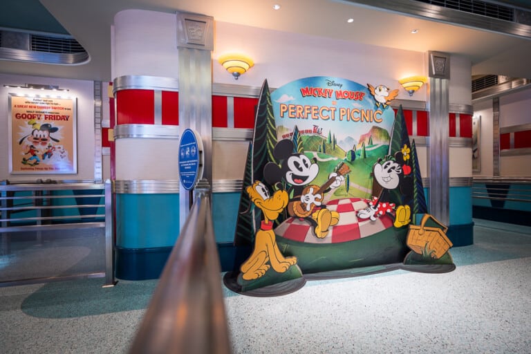 Why Mickey & Minnie's Runaway Railway Is Better at Disneyland (Photos ...