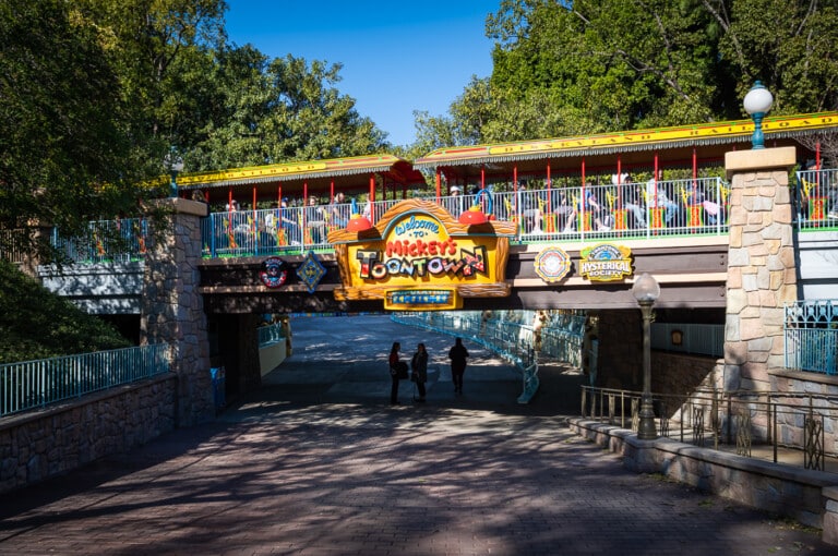 How to Ride Mickey & Minnie's Runaway Railway - Disney Tourist Blog
