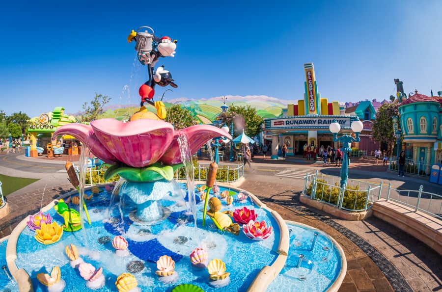 Disneyland Park Opening Strategy & Rope Drop Tips - Disney Tourist Blog