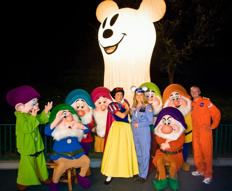 How to Waste the Least Time Meeting the Seven Dwarfs at Mickey's Not So ...