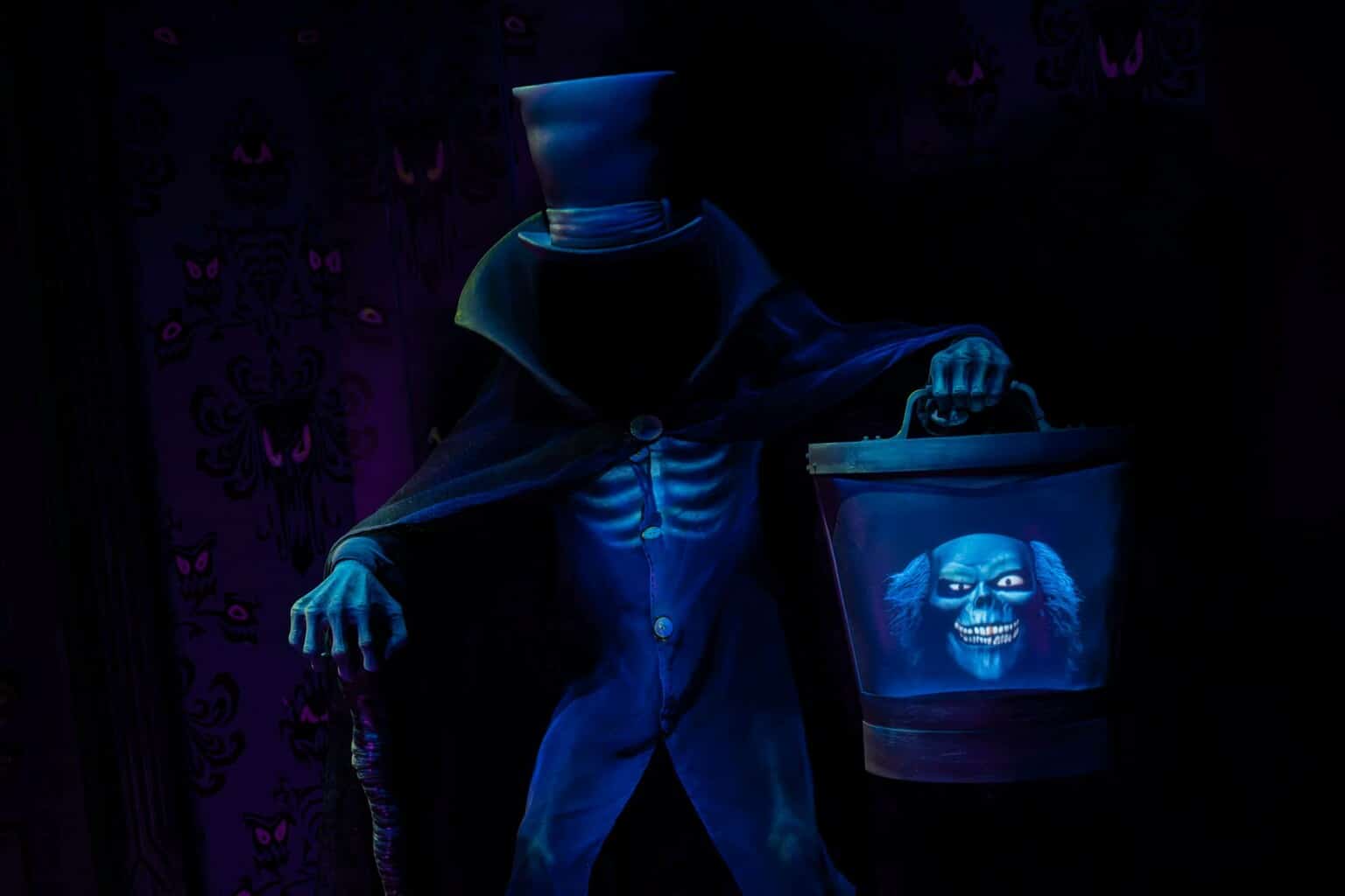 Hatbox Ghost in Haunted Mansion at Magic Kingdom - Disney Tourist Blog