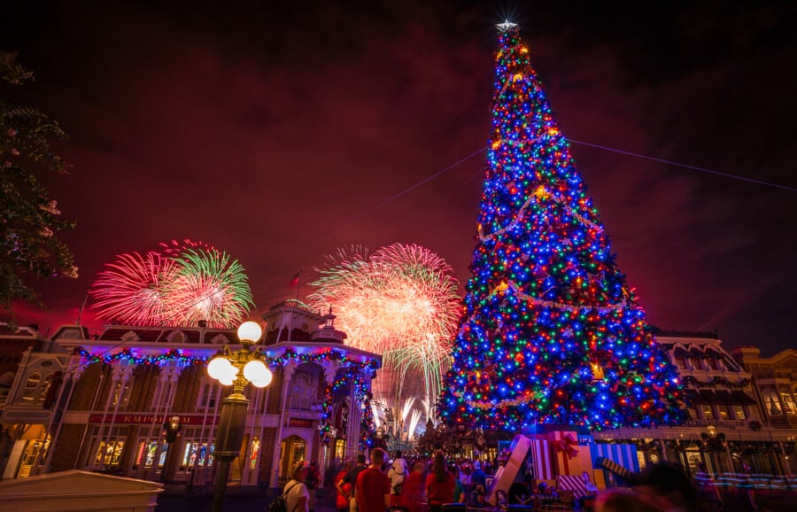 Minnie’s Wonderful Christmas Fireworks "Free" to All Magic Kingdom ...