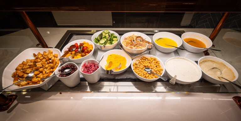 Review: Disney World's New Character Dinner is Now Our #1 Buffet ...