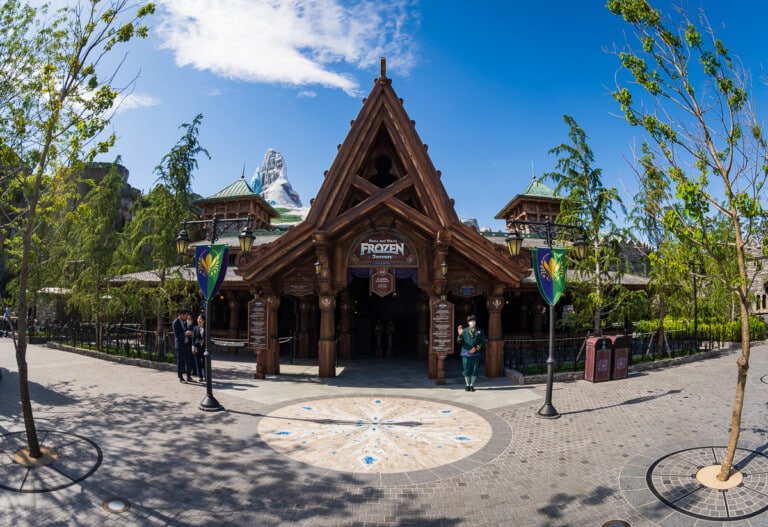 Anna & Elsa's Frozen Journey is One of Disney's Best Rides Ever ...
