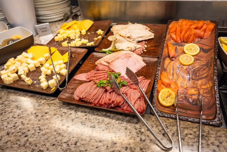 Disney World's Most Iconic Character Meal: Awful or Awesome? - Disney ...
