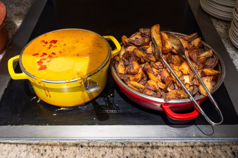 Disney World's Most Iconic Character Meal: Awful or Awesome? - Disney ...