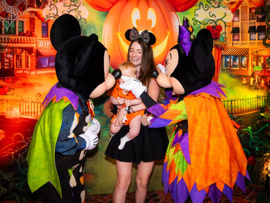 Pictures of New Persona Costumes & Crowds for Halloween 2024 at ...
