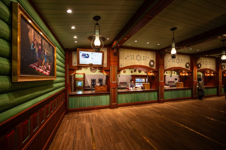 We Ate Inside Arendelle Castle at Disney’s New Frozen Restaurant ...
