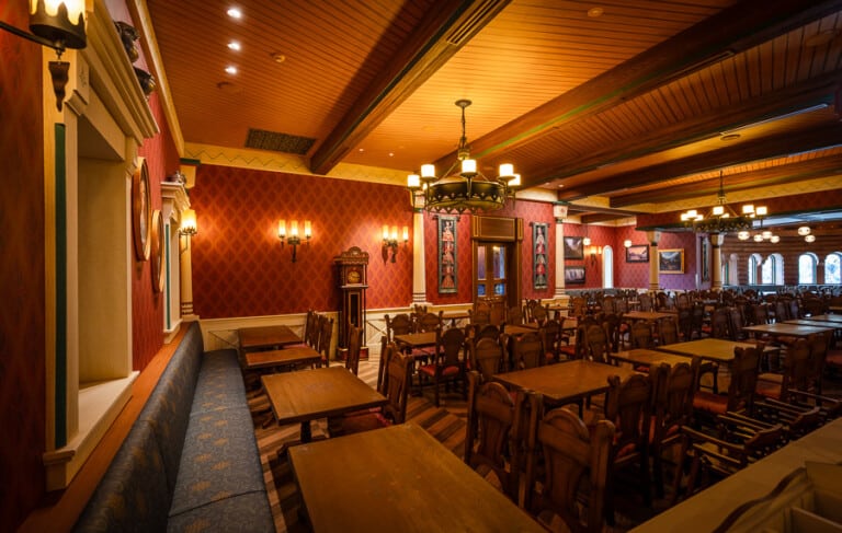 We Ate Inside Arendelle Castle at Disney’s New Frozen Restaurant ...