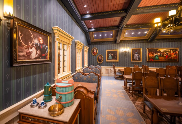 We Ate Inside Arendelle Castle at Disney’s New Frozen Restaurant ...