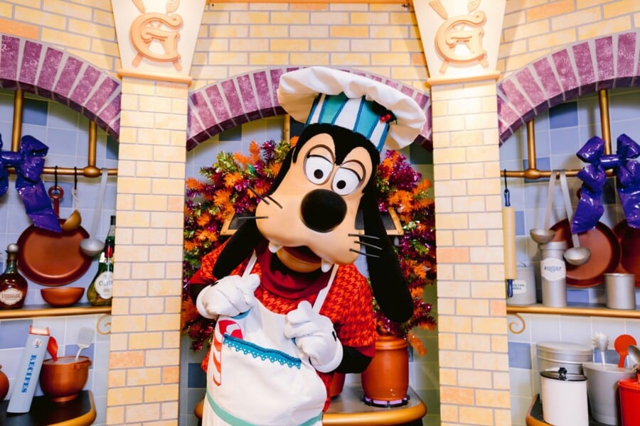 New Mickey's Christmas Carol Character Meal! - Disney Tourist Blog