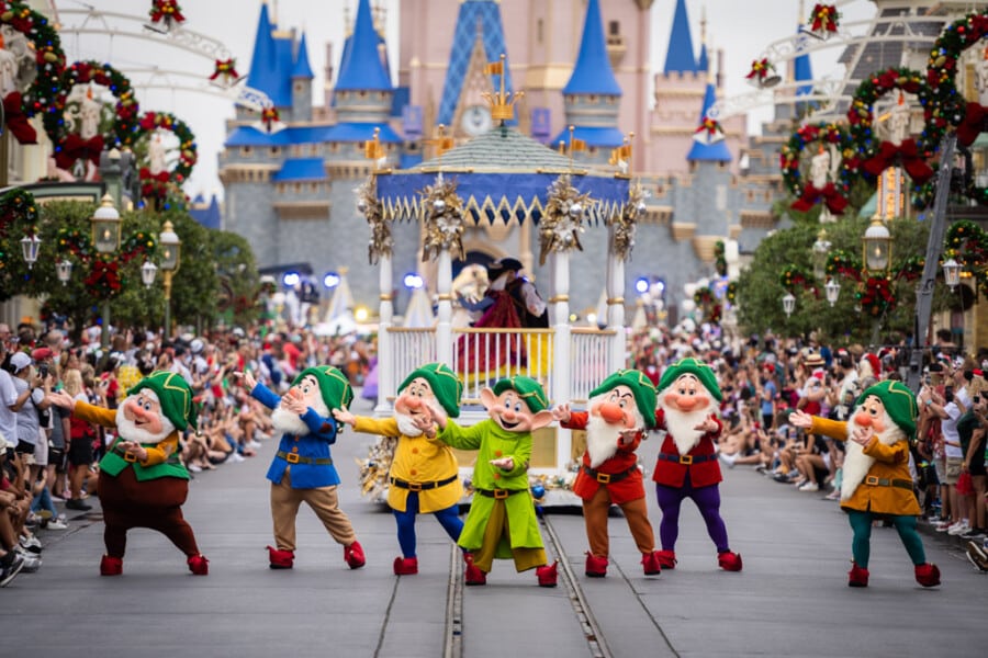 Seeing ABC's Disney Parks Christmas Parade Live Is Not What You'd ...