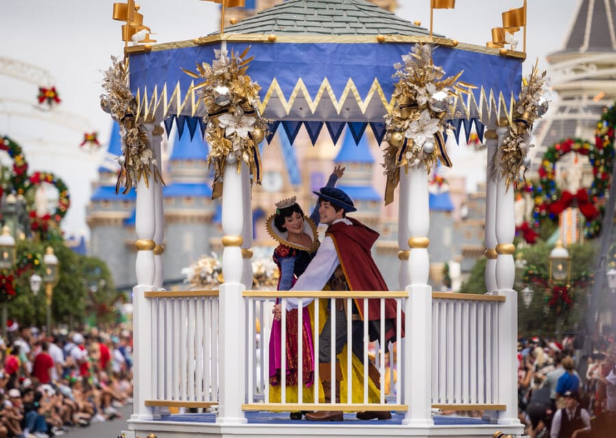 Seeing ABC's Disney Parks Christmas Parade Live Is Not What You'd ...