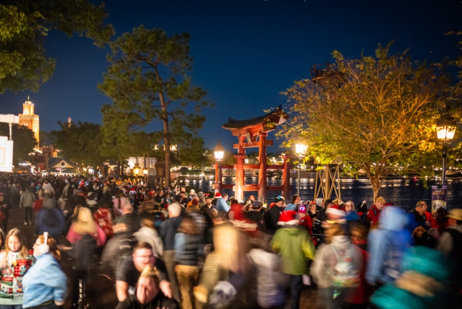 Christmas Week Won't Be As Crowded & Chaotic at Disney World As Worst ...