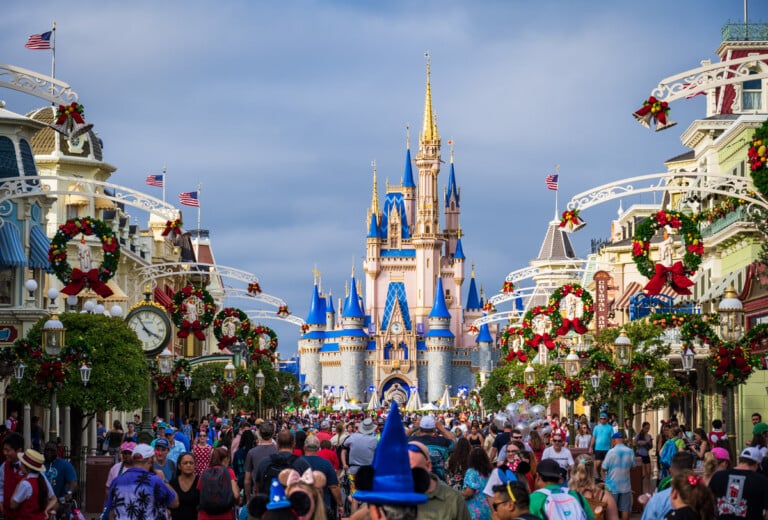 Christmas Week Won't Be As Crowded & Chaotic at Disney World As Worst ...
