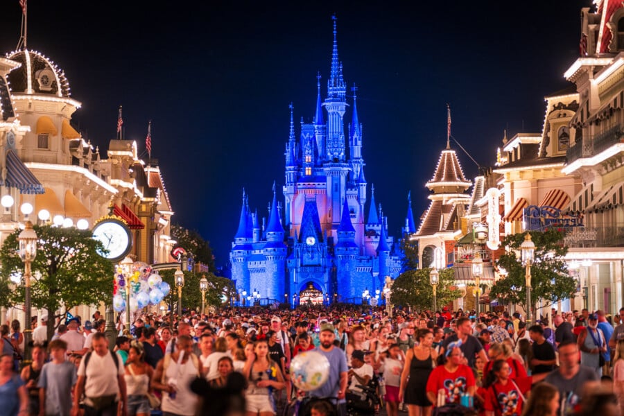 Best & Worst Days of the Week to Do Disneyland & Disney California ...