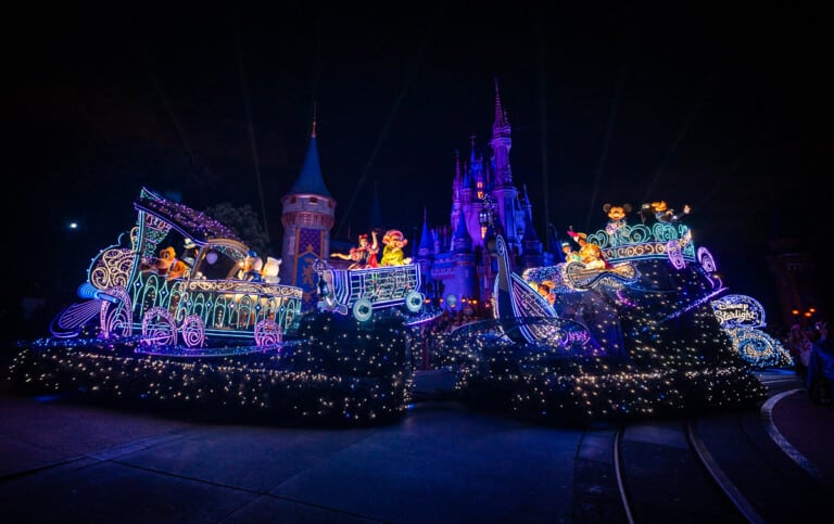 Review: Starlight Night Parade is "Old Disney World" in a Good Way ...