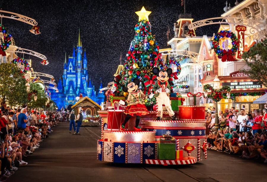 Guide to Christmas at Magic Kingdom - Disney Tourist Blog