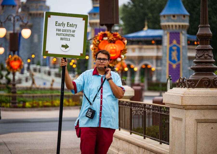 Magic Kingdom’s Extra Early Entry is a Must-Do for Low Waits at Disney ...